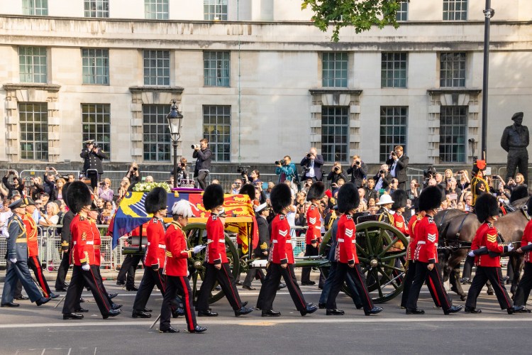Queen Elizabeth Walking Tour of London – Stephen Liddell